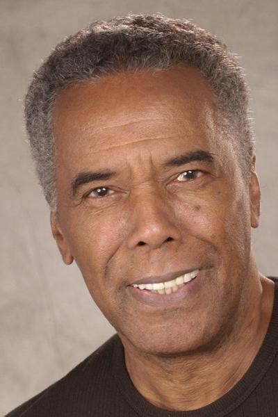 Robert Hooks About Entertainment Ie