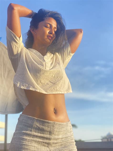 Keerthi Pandian Hot Photos And Images