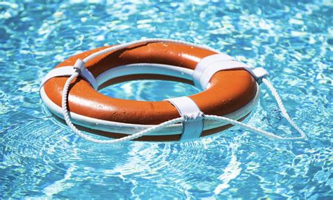 Vacances dans le Var un pompier en vacances sauve un bébé de la noyade CESdeFrance