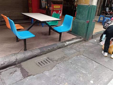 东莞市石龙镇旧城区中山西路光华春联下水道出水口被堵 阳光热线问政平台