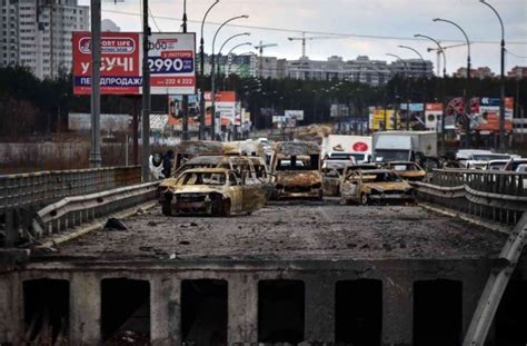 Rus ordusunu engellemek için patlatılan Irpin Köprüsü görüntülendi