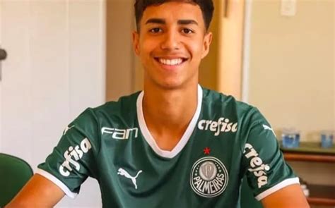 Palmeiras Assina Contrato Profissional Com Zagueiro Do Sub 17 Lance