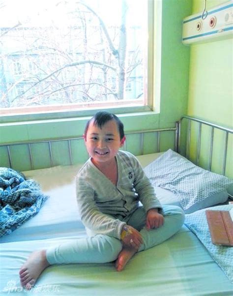 春晚福娃邓鸣贺因白血病复发去世新浪图片