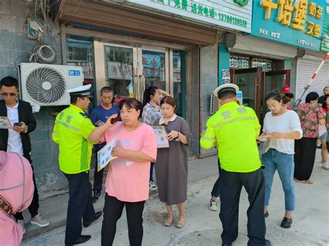 开学季 大安公安交巡警站好“护学岗” 撑起护校安园“平安伞”澎湃号·政务澎湃新闻 The Paper