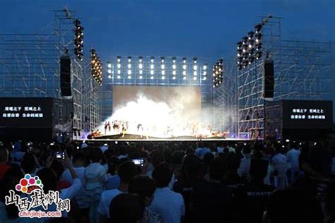 7月26日晚大型音乐舞蹈史诗为有牺牲多壮志右玉和他的县委书记们走进右玉精神发祥地塞上绿洲在右玉县开展巡演活动