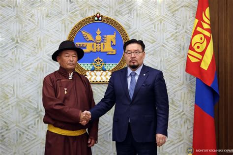 Улсын Их Хурлын дарга Г Занданшатар шагнал гардууллаа