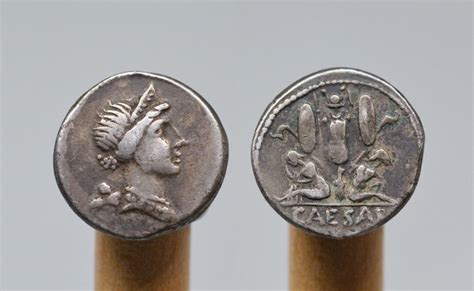 Romeinse Republiek Julius Caesar Denarius 46 45 BC Military Mint