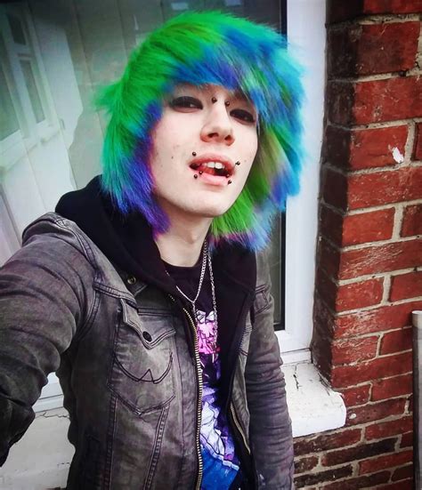 Pin By Hazey Yaboi On Emoo Scene Fashion Emo Beautiful People