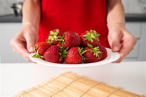 美肌に導く！イチゴの効果的な食べ方 つやプラ つやっときらめく美をプラス｜40代からのエイジングを前向きに
