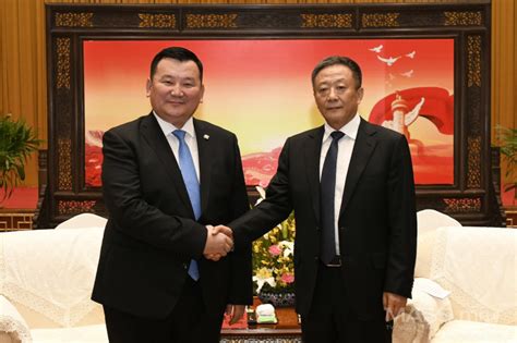 УИХ ын дэд дарга Л Мөнхбаатар ӨМӨЗО ы Намын хорооны нарийн бичгийн дарга Сүнь Шаочөнтэй уулзлаа