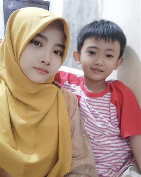 Cikgu Norhayati Karsyn Has Castillo