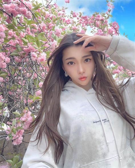 マキろんさんのインスタグラム写真 マキろんinstagram「毎年楽しみにしてる八重桜 今年もみられてよかったなぁ 2枚目拡大画像あり