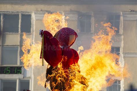 Russian Traditions Maslenitsa Burning Of An Effigy Of Maslenitsa