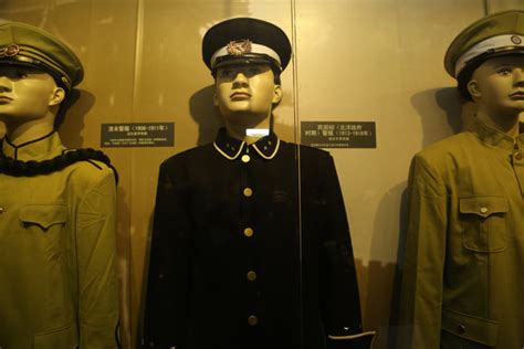 警察历史1949年之前的警服长什么样 搜狐新闻