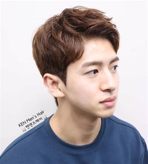 Instagram의 ★켄맨즈헤어★2019 남자 머리스타일 펌 전문님 🔱켄맨즈헤어🔱🔸️지아쌤🔸️의 밀크브라운 염색 리젠트펌 Zia1205 📌옆으로 넘기면 다른