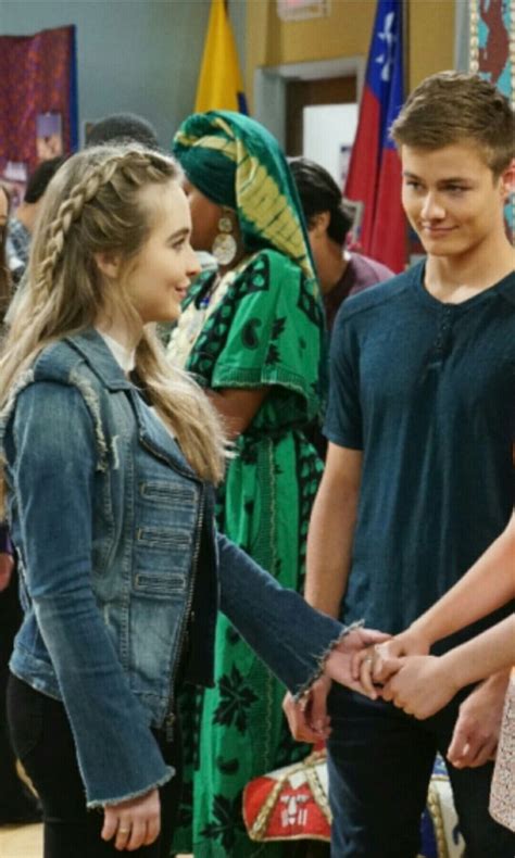 Lucas Looking At Maya Fotos Foto E Video Papel De Parede Celular