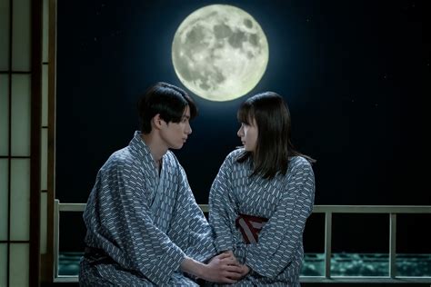芳根京子と本田響矢が月をバックに初キス 『波うららかに、めおと日和』新婚旅行で急接近 2025年5月1日掲載 ライブドアニュース