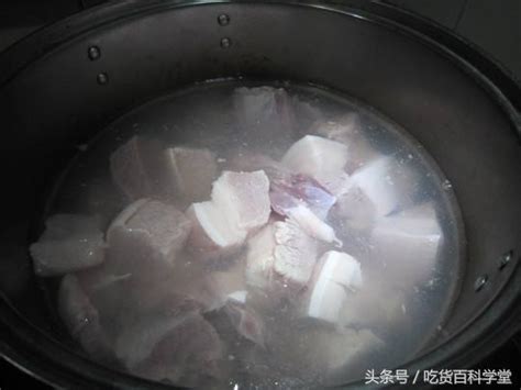 「五花肉」焯水時，用冷水還是熱水？很多人做錯了，難怪肉會柴 每日頭條