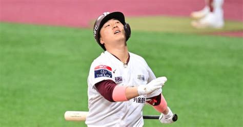 3점 홈런 주인공 강민국마지막 타석 헛스윙 삼진 경기종료 사진