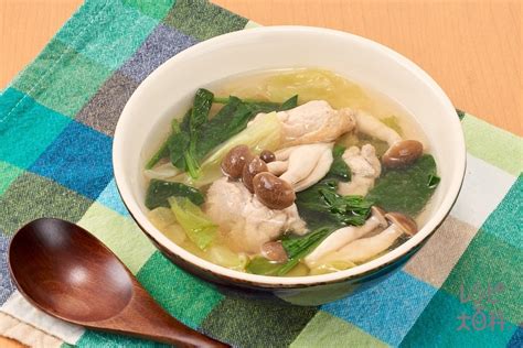 鶏肉と野菜の具だくさんおかずスープのレシピ・作り方・献立｜レシピ大百科（レシピ・料理）｜【味の素パーク】 鶏もも肉やキャベツを使った料理