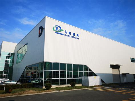 厂房环境 昆山天匠精密模具有限公司 汽车栅格模具 汽车外饰模具