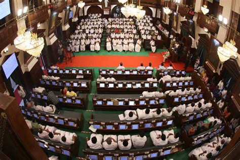 Tamil Nadu Assembly Session Begins First After Aiadmk Bjp Splitthe