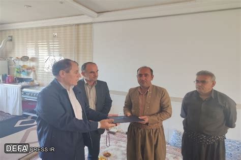 تصاویر دیدار رئیس بنیاد شهید و امور ایثارگران بانه با خانواده شهدا
