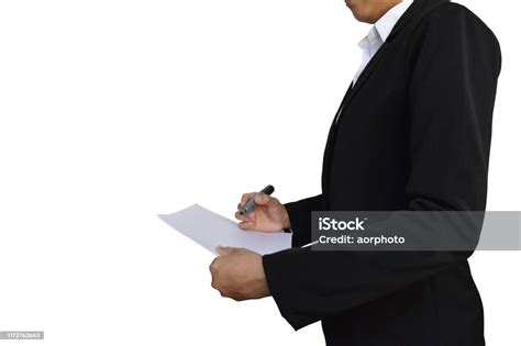 흰색 배경에 흰색 종이 빈 공간에 마커 펜으로 쓰는 비즈니스 여성 가리키기에 대한 스톡 사진 및 기타 이미지 가리키기