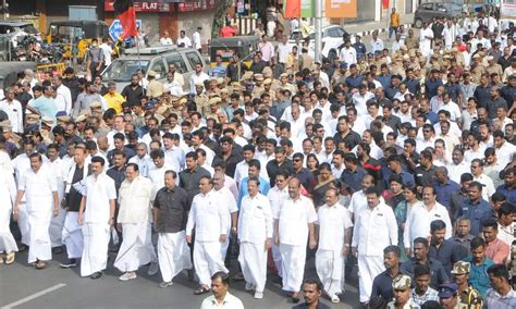 கருணாநிதி நினைவு நாள் முகஸ்டாலின் தலைமையில் அமைதி பேரணி