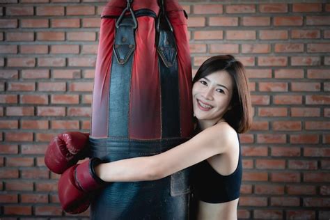 Premium Photo Asian Beautiful Woman Wear Glove Boxing In The Gym