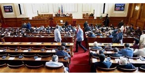 Парламентът пак няма кворум