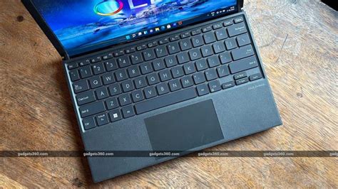 Asus ZenBook Fold OLED UX First Impressions