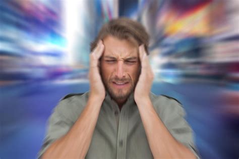 Premium Photo Man With Headache Against Blurry New York Street
