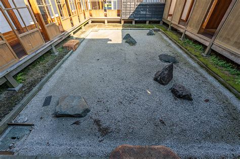 澤将監の館 石庭と池泉庭園を眺める館 庭園ガイド