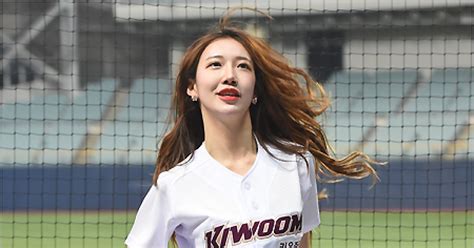 Md화보 입어봤자 하의실종치어리더 상의에 다 가려지는 한뼘 핫팬츠
