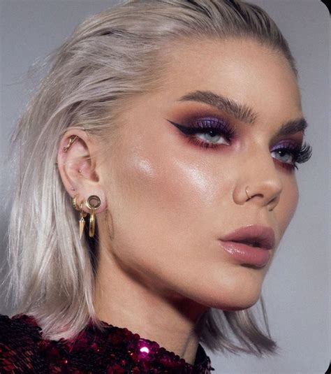 Pin En Current Trends Maquillaje Ojos Negros Maquillaje De Ojos