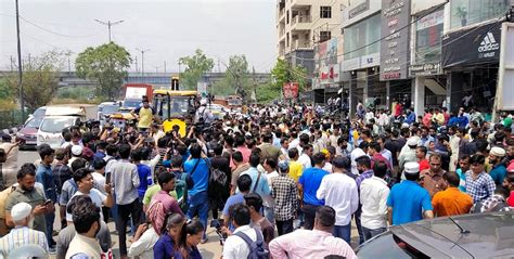Protests Erupt As Bulldozers Roll Into Delhis Shaheen Bagh Return
