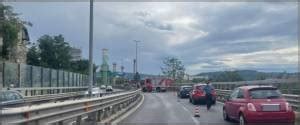 Orrore A Trieste Trovato Un Cadavere Appeso Per Il Collo Al Guardrail