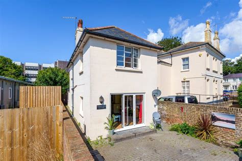 Liverpool Road Worthing West 3 Bed Detached House £375000