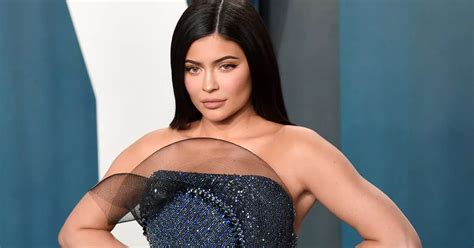Kylie Jenner Shows Off Incredible Curves In Tiny Pink Bikini As She
