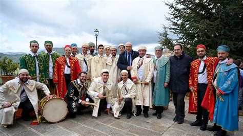 Sfila La Processione Delle Palme Gangi Invasa Dai Fedeli
