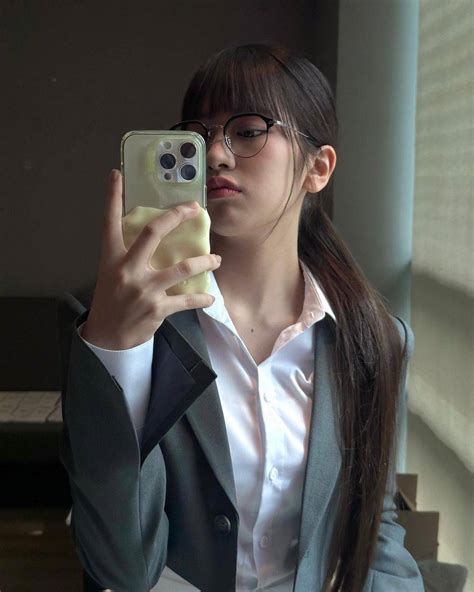 안경쓰고 오피스룩 입은 안유진 비주얼  인스티즈 Instiz 이슈 카테고리