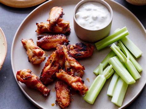 Buffalo Wings With Blue Cheese Dipping Sauce Recipes Cooking