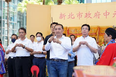 新北市府中元普渡 侯友宜祈颱風乖乖不來