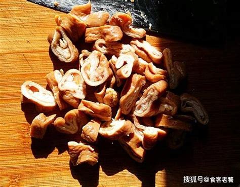猪身上“最脏”的一个部位，含有大量寄生虫，女性却一直喜欢吃蒜苗