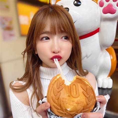 もえのあずきさんのインスタグラム写真 もえのあずきinstagram「10円パン🐶 10円パン もえあず大食いアイドル
