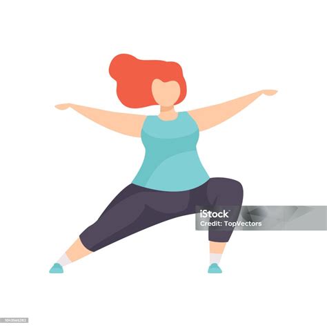 비만 여성 스포츠 피트 니스 운동 체중 감량 프로그램 개념 하 고 유니폼을 입고 영웅 요가 위치에 서 있는 여자는 흰색 바탕에