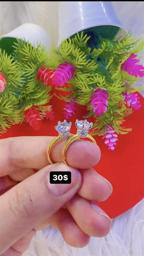 ហេង នីលក់ផ្លាក់ទីន Phnom Penh