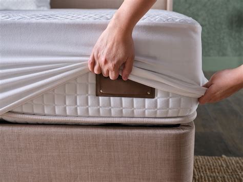 Cooling Mattress Protector Queen For Hot Sleepers Waterproof Vinyl