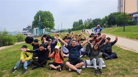 성남시 한마음복지관 한강을 즐기는 우리만의 방법 함께라서 더 행복했던 그날의 우리 ️🧡💛💚🩵